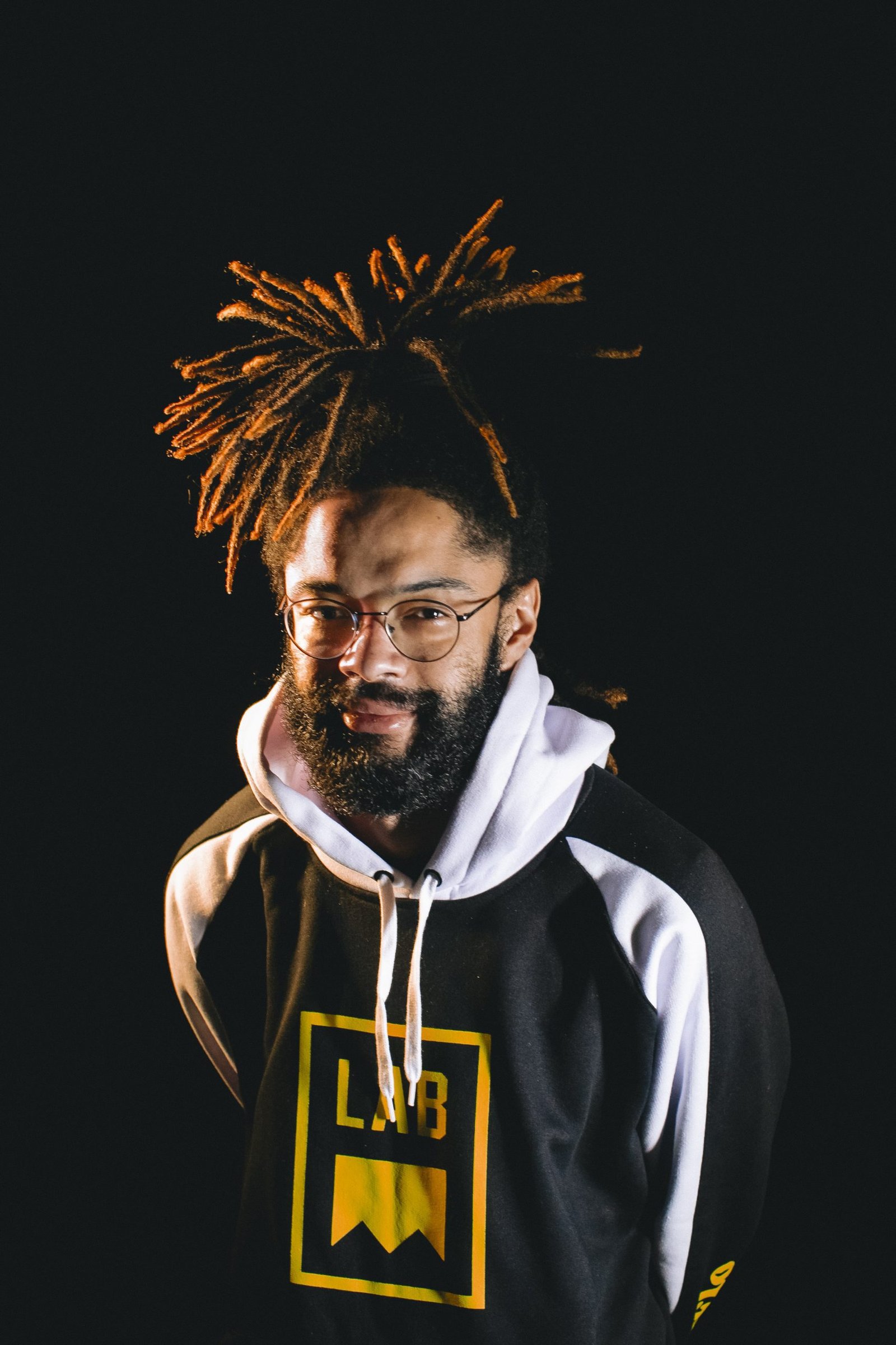 Fióti potencializa a mensagem de "Quando for falar de amor" ao colocar ...